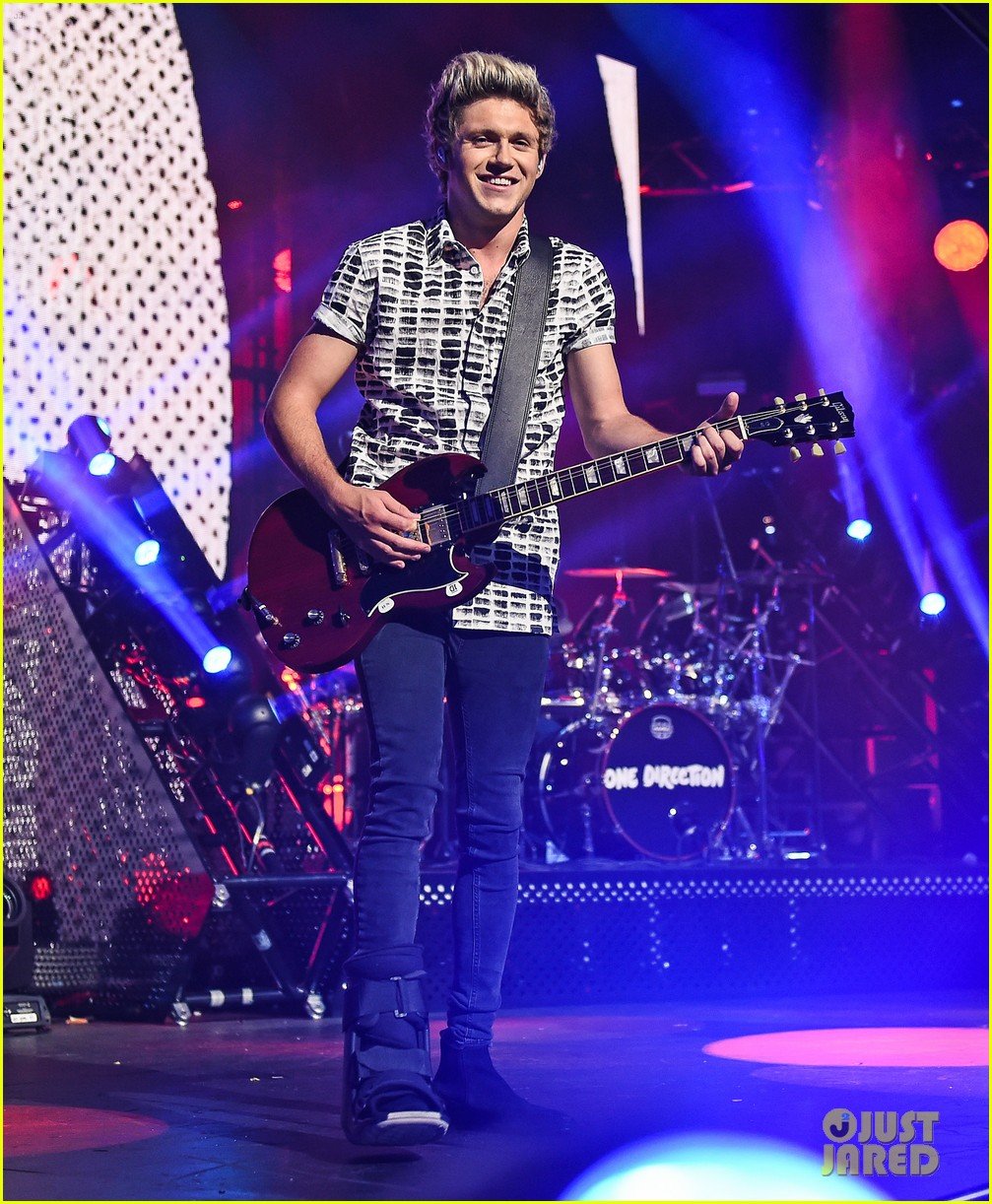 One Direction Kick Off Apple Music Festival 2015 In London: Photo ...