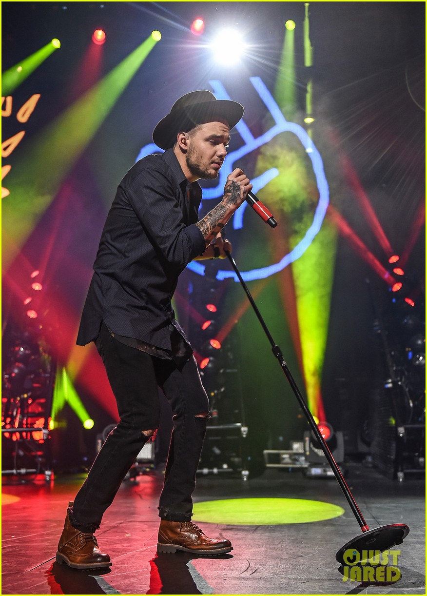 One Direction Kick Off Apple Music Festival 2015 In London: Photo ...