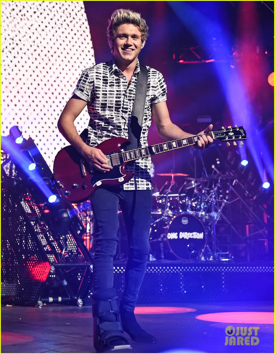 One Direction Kick Off Apple Music Festival 2015 In London: Photo ...