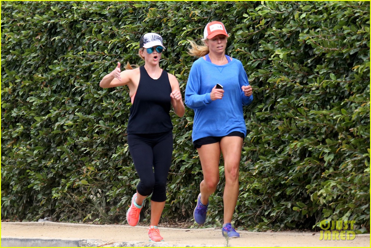 Reese Witherspoon Hangs With YouTubers Grace Helbig & Mamrie Hart ...