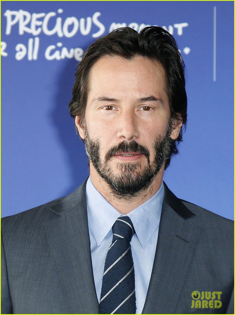 Keanu Reeves Steps Out at the 'Knock, Knock' Premiere: Photo 3453733 ...