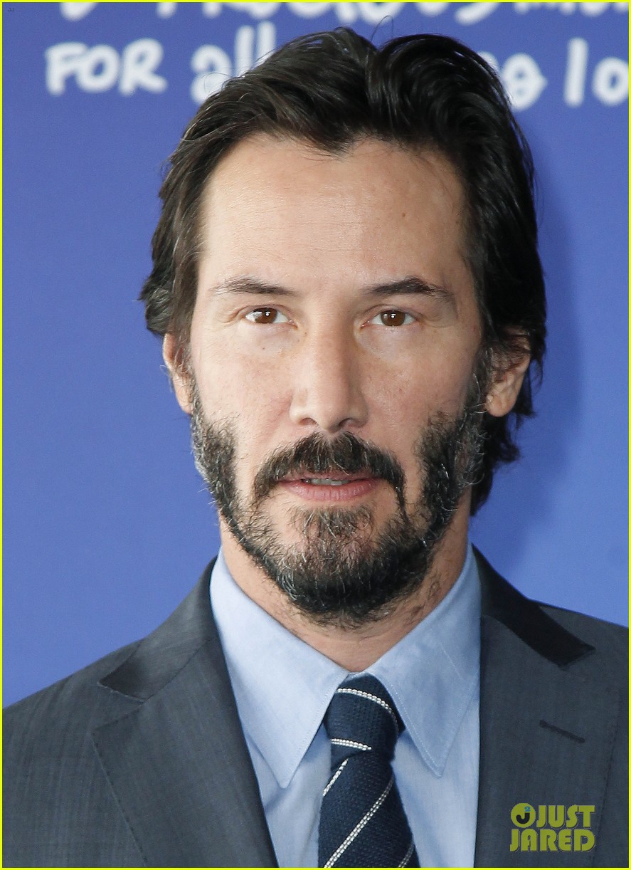 Keanu Reeves Steps Out at the 'Knock, Knock' Premiere: Photo 3453737 ...