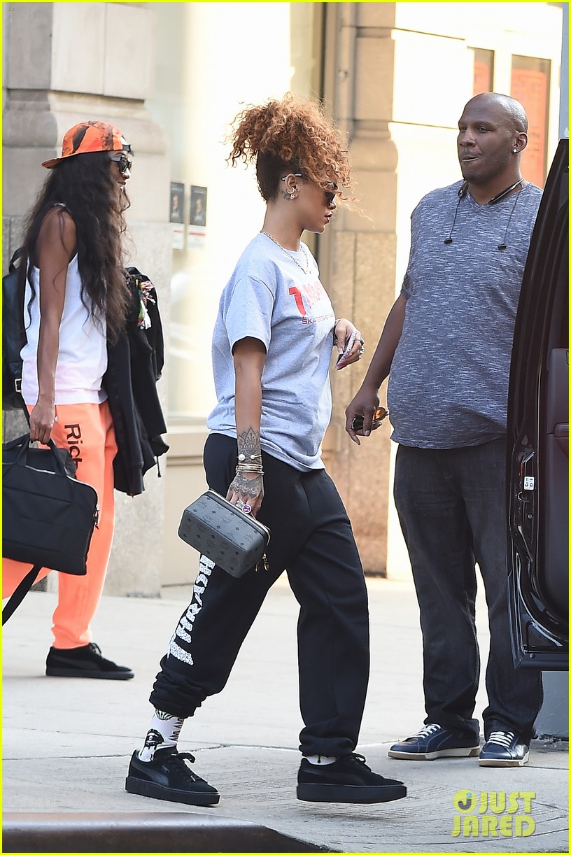 Rihanna's Rumored Love Interest Lewis Hamilton Speaks to Dating Rumors ...