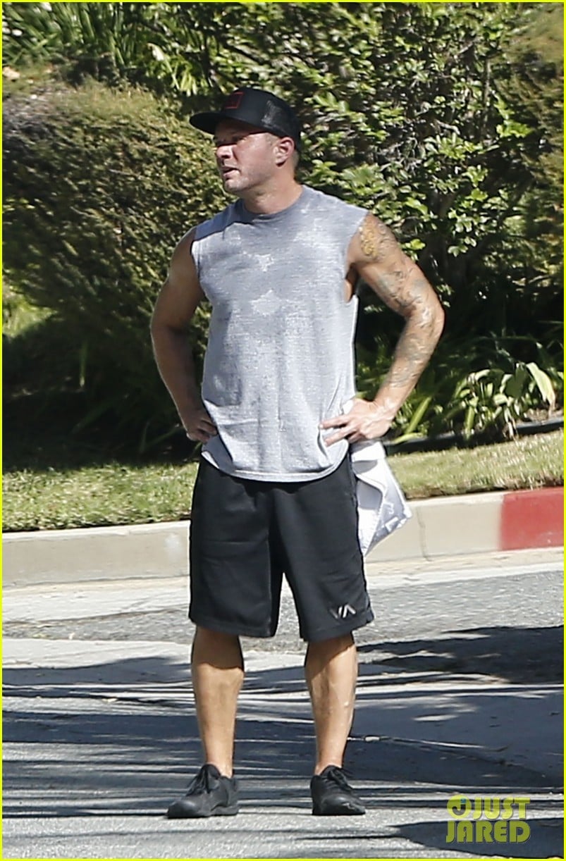 Ryan Phillippe Displays His Bulging Biceps on His Intense Run: Photo ...