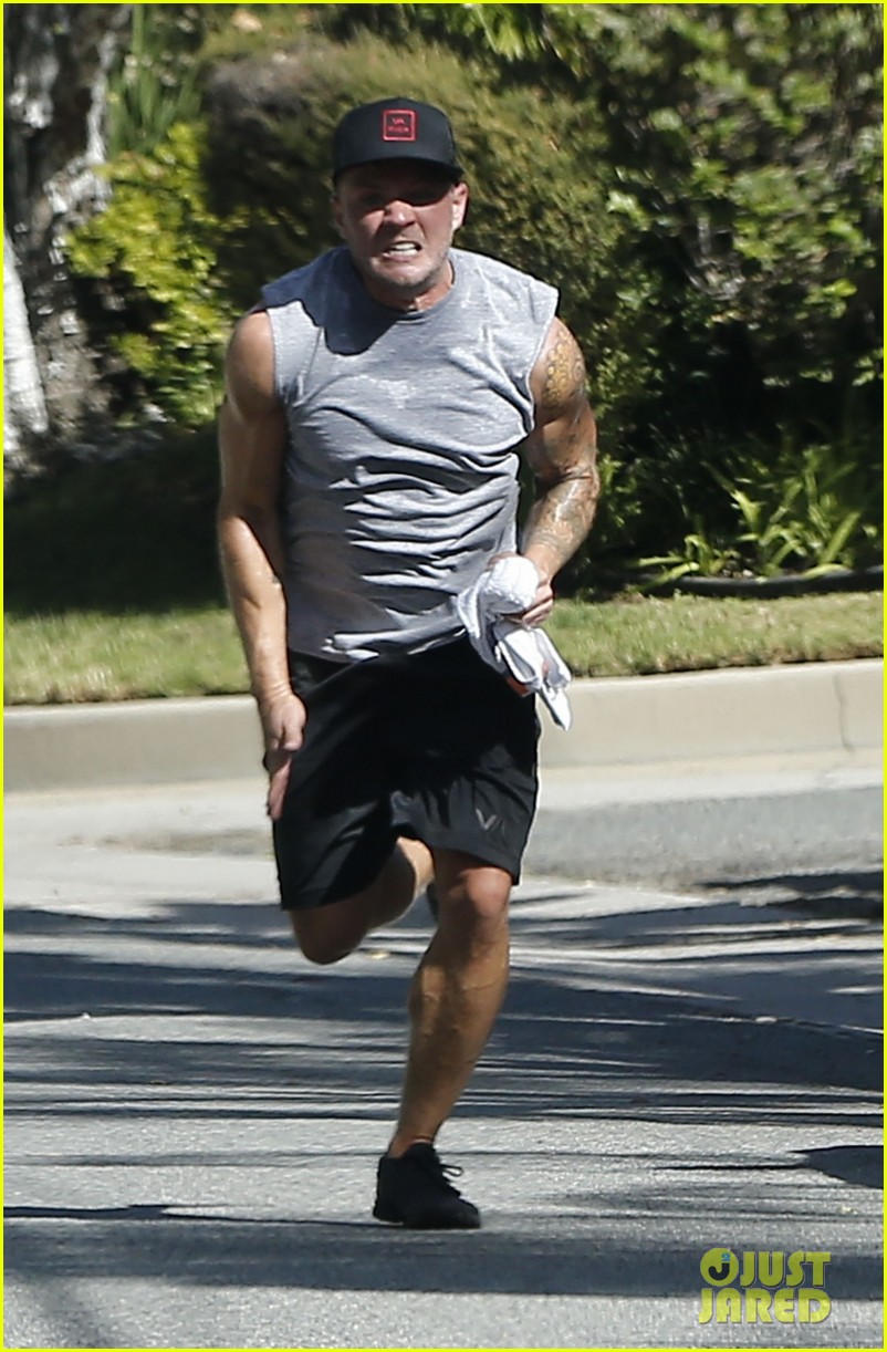 Ryan Phillippe Displays His Bulging Biceps on His Intense Run: Photo ...