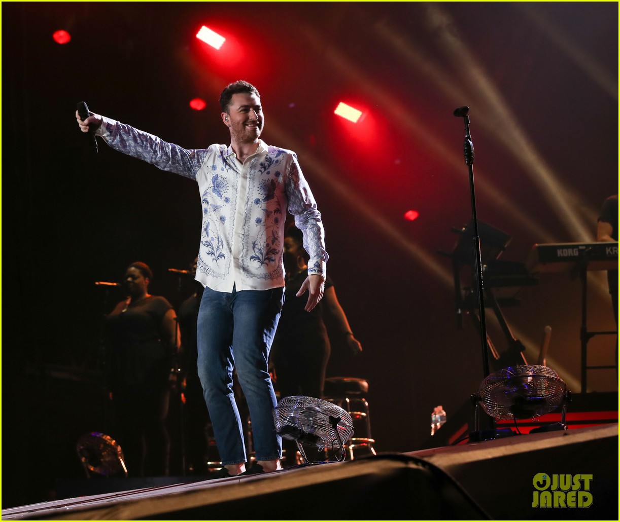 Sam Smith Rocks Out In Rio To Rihanna: Photo 3472099 | Photos | Just ...