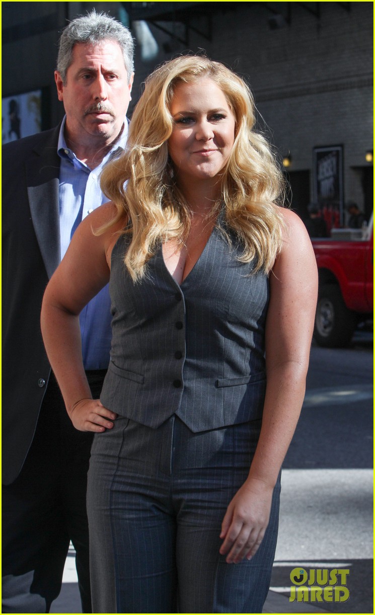 Amy Schumer Once Drunk-Ate Jake Gyllenhaal's Frozen Cake: Photo 3459114 ...