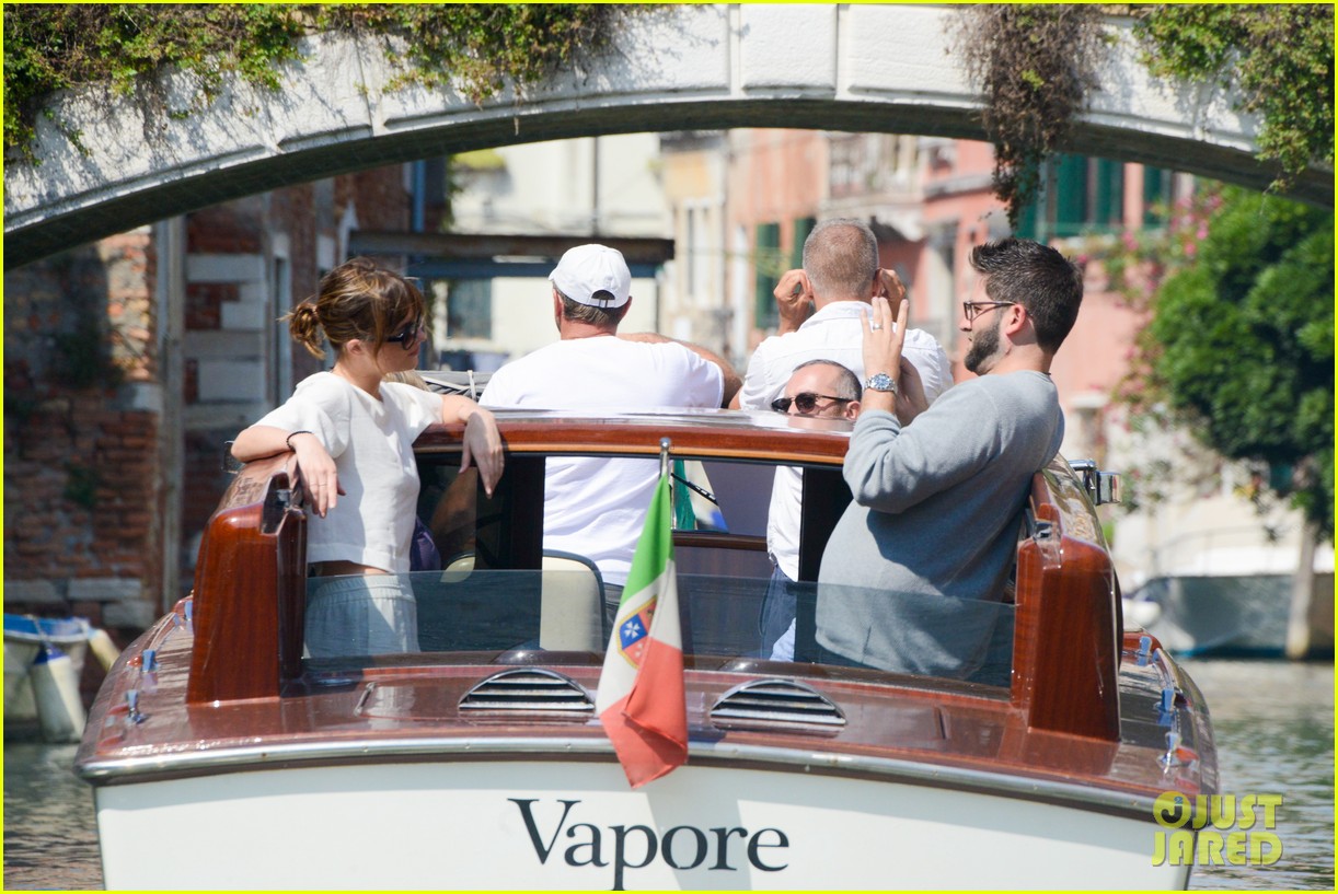 Sia Wears a Giant Bow & Polka-Dotted Face Mask in Venice: Photo 3452111 ...