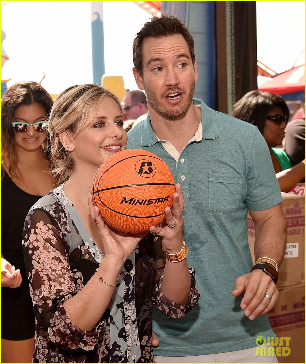 Sarah Michelle Gellar Hosts the Mattel Party on the Pier for 2nd Year ...