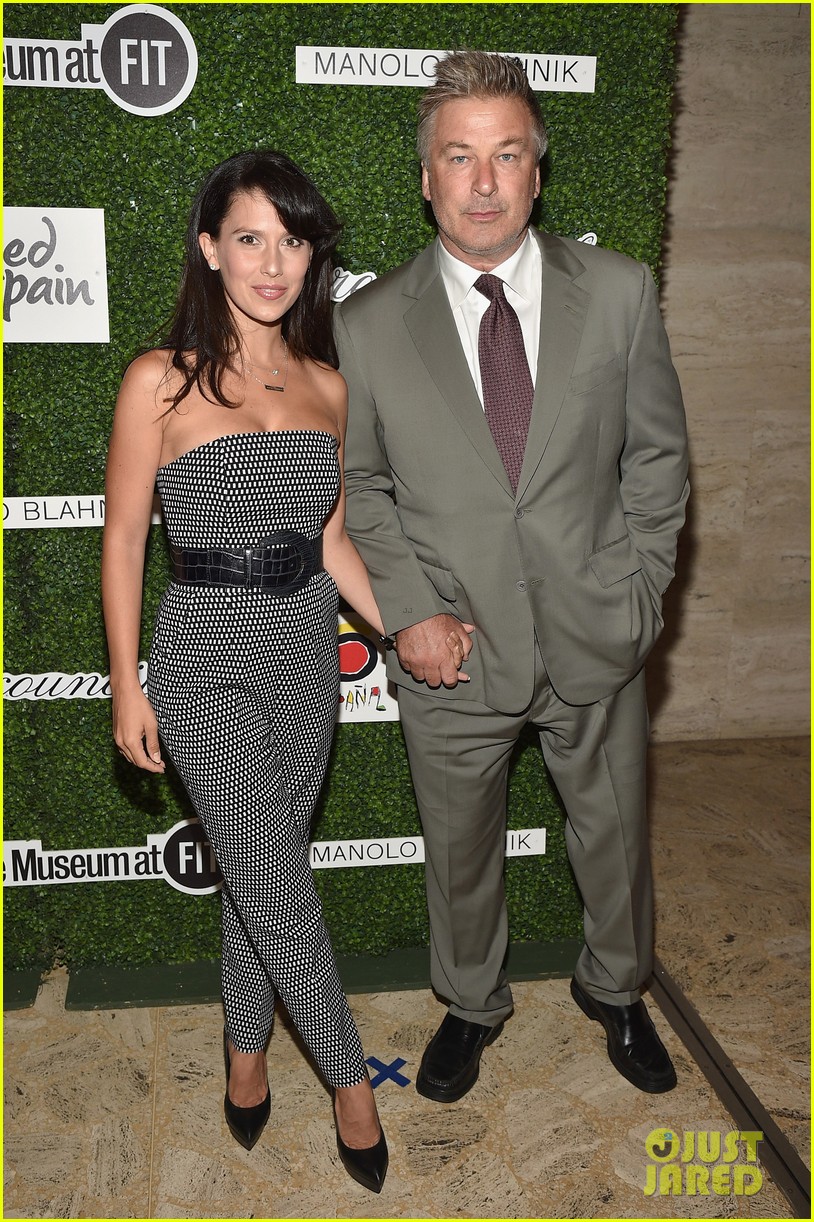 Uma Thurman Presents Manolo Blahnik With Award in NYC: Photo 3455880 ...