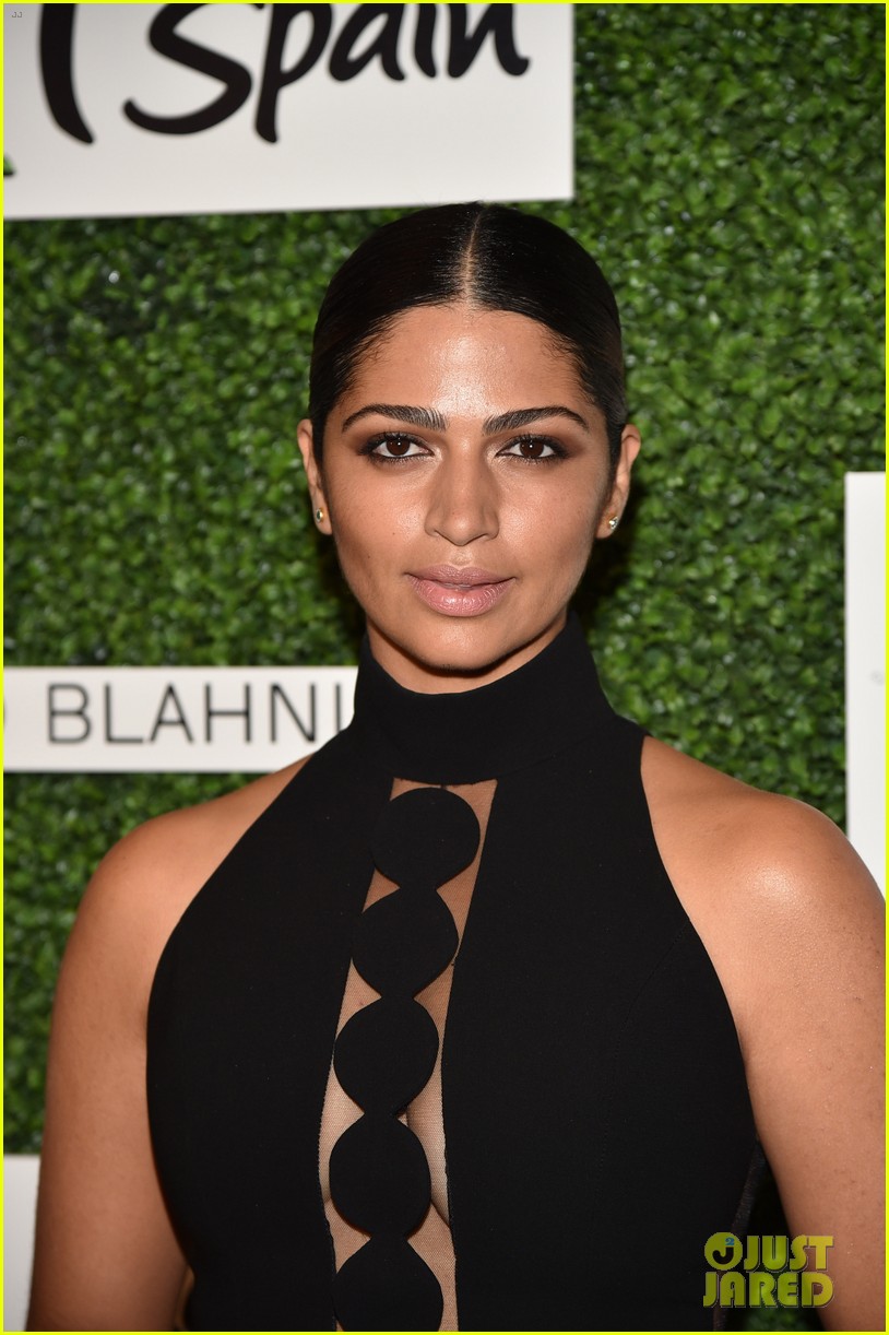 Uma Thurman Presents Manolo Blahnik With Award in NYC: Photo 3455883 ...