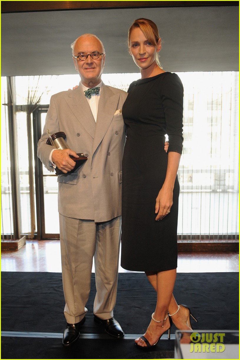 Uma Thurman Presents Manolo Blahnik With Award in NYC: Photo 3455900 ...