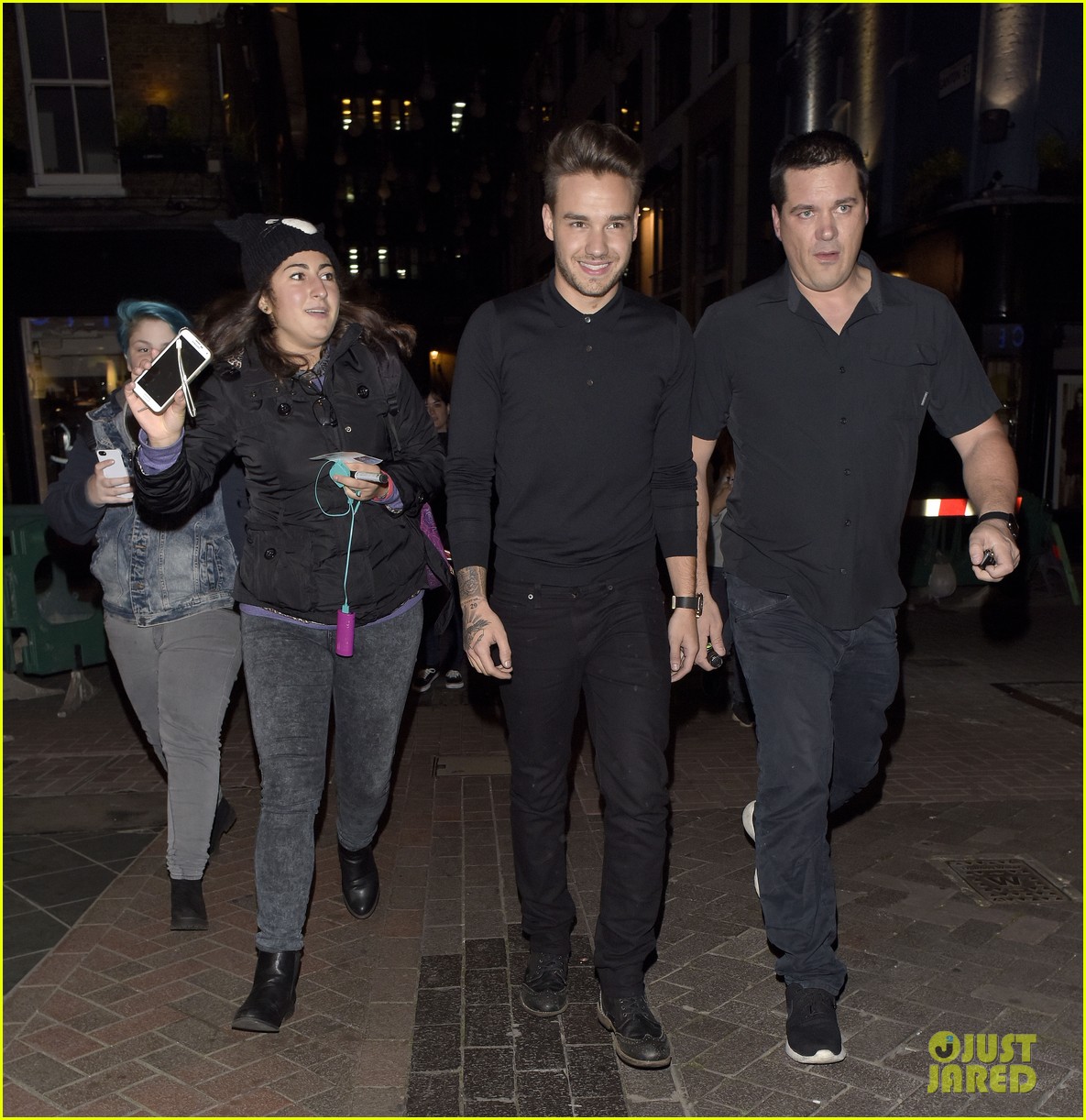 Niall Horan Calls Out Paparazzi For Being Rude To One Direction Fans ...