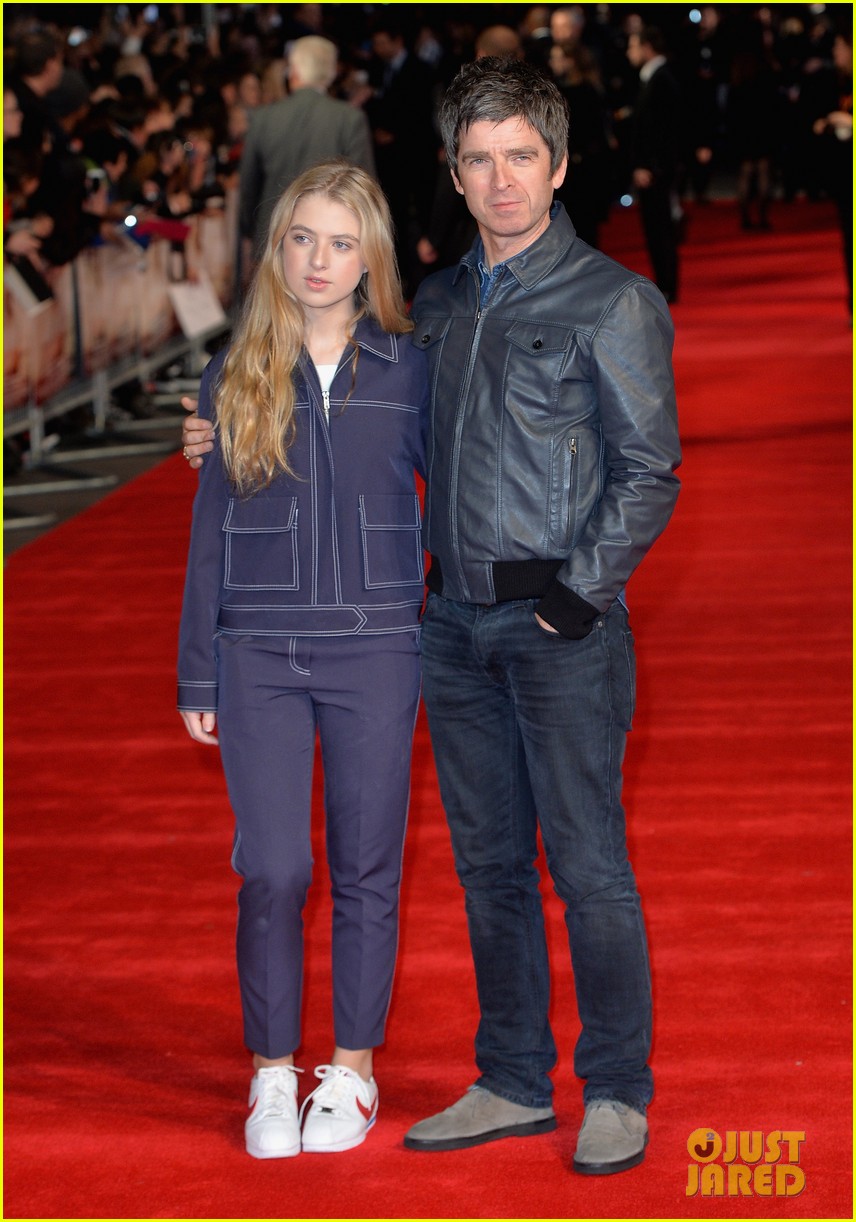 Bradley Cooper & Sienna Miller Premiere 'Burnt' in London: Photo ...