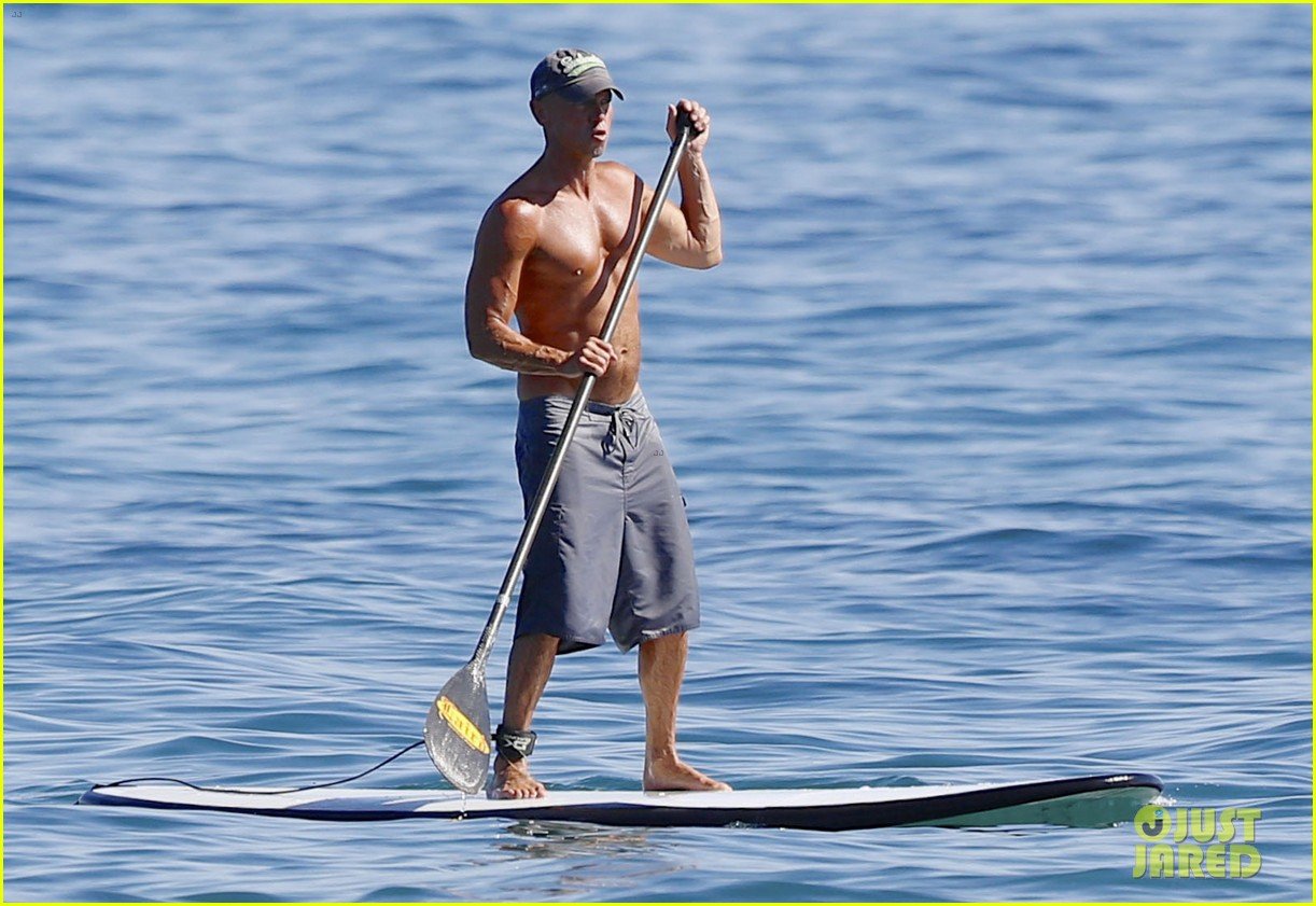 Kenny Chesney: No Shirt, No Problem for Malibu Beach Day!: Photo ...