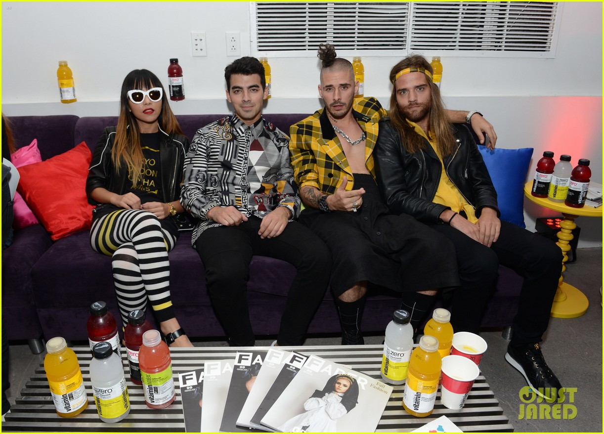 Joe Jonas & DNCE Bring 'Cake By The Ocean' To 'Tonight Show': Photo ...