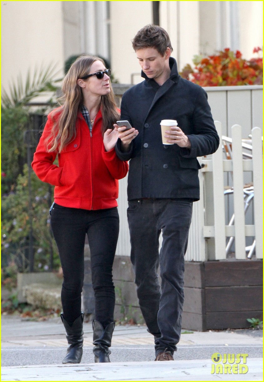 Eddie Redmayne & Wife Hannah Pack on the PDA in London: Photo 3483473 ...