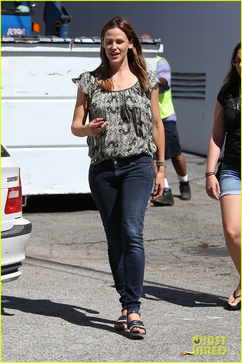 Jennifer Garner Keeps Busy in Los Angeles While Ben's In Boston: Photo ...