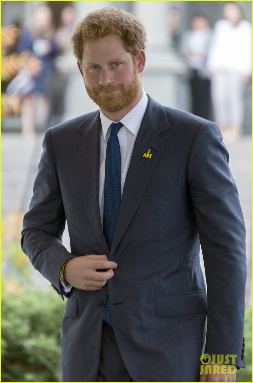 Prince Harry Meets With President Obama in the Oval Office: Photo ...