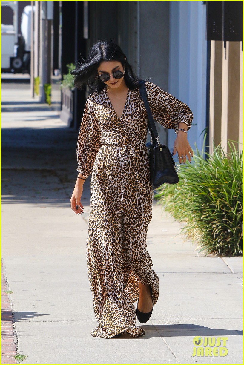 Mario Lopez Joins Vanessa Hudgens In 'Grease Live' As Vince Fontaine ...