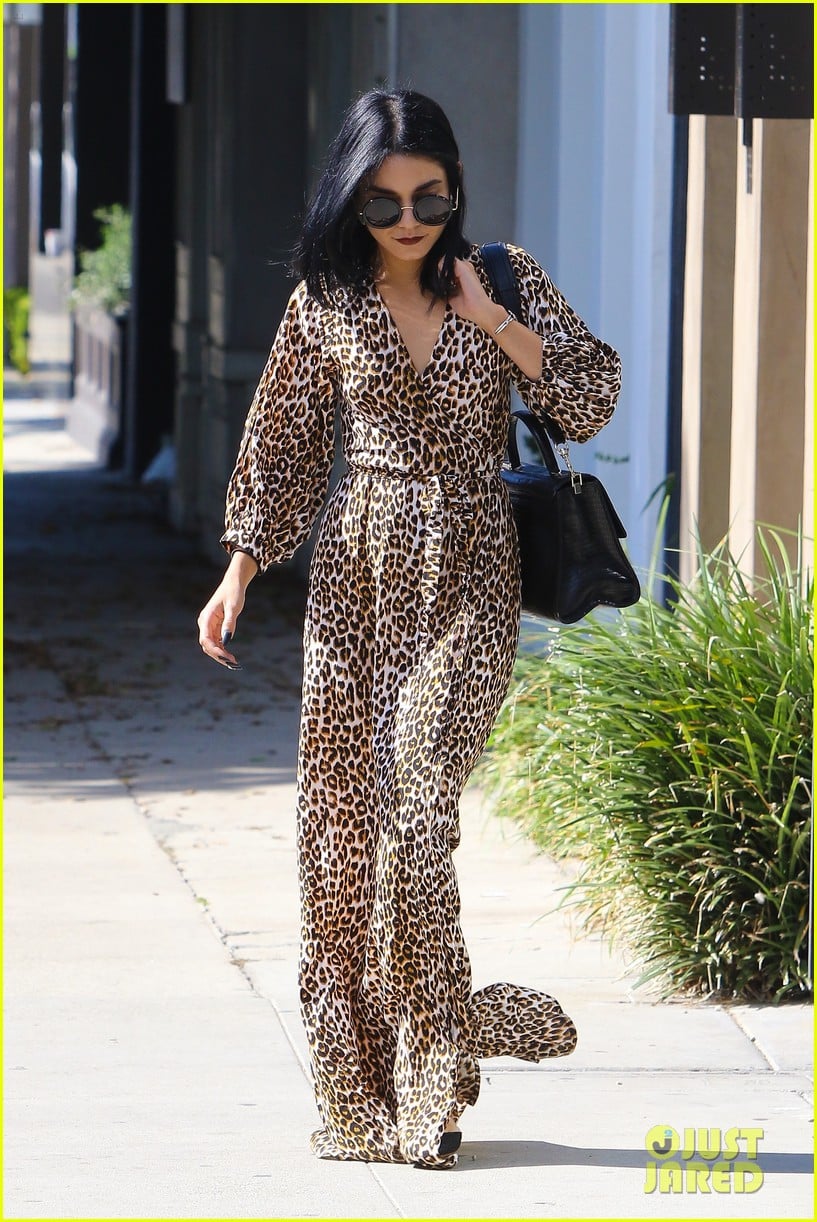 Mario Lopez Joins Vanessa Hudgens In 'Grease Live' As Vince Fontaine ...