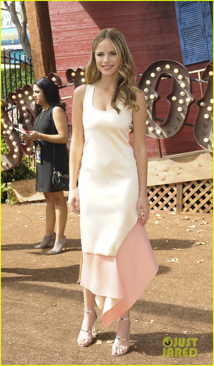 Jack Black Haunts the Premiere of 'Goosebumps' with Odeya Rush: Photo ...