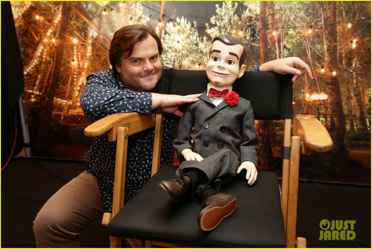 Jack Black Kisses Slappy At 'Goosebumps' Photo Call: Photo 3476408 ...