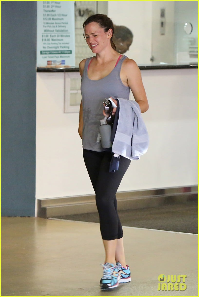 Jennifer Garner Breaks a Sweat During Her Workout: Photo 3484867 ...