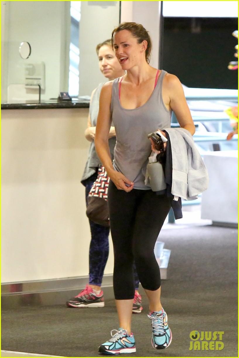 Jennifer Garner Breaks a Sweat During Her Workout: Photo 3484880 ...