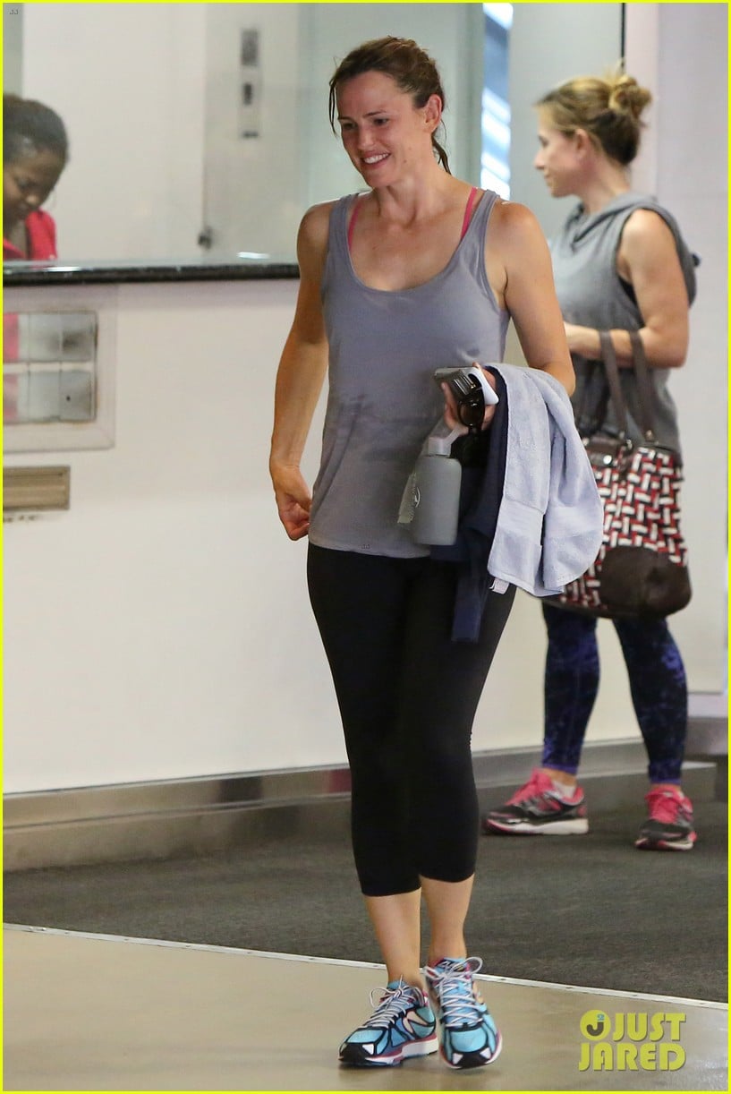 Jennifer Garner Breaks a Sweat During Her Workout: Photo 3484881 ...