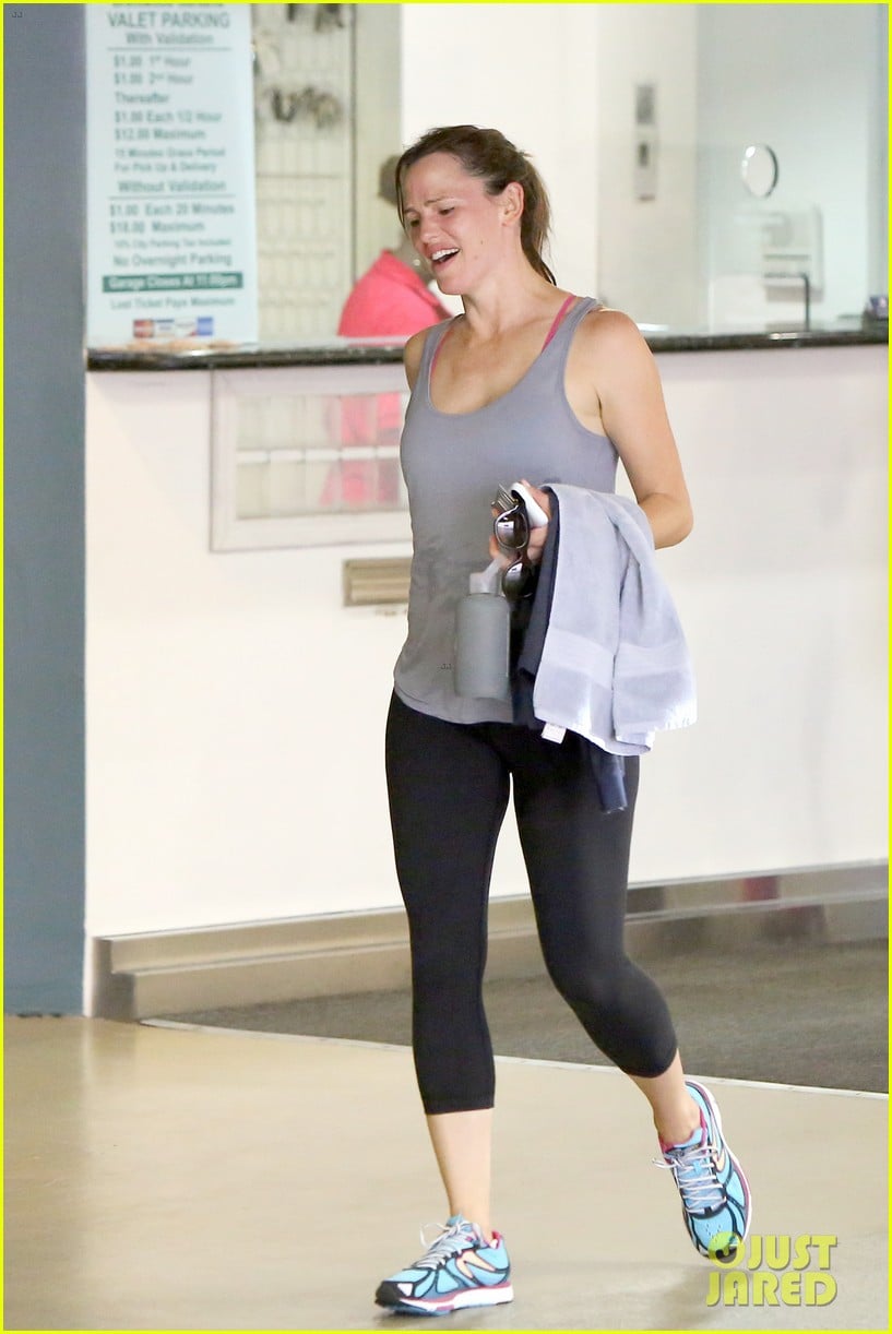 Jennifer Garner Breaks a Sweat During Her Workout: Photo 3484882 ...