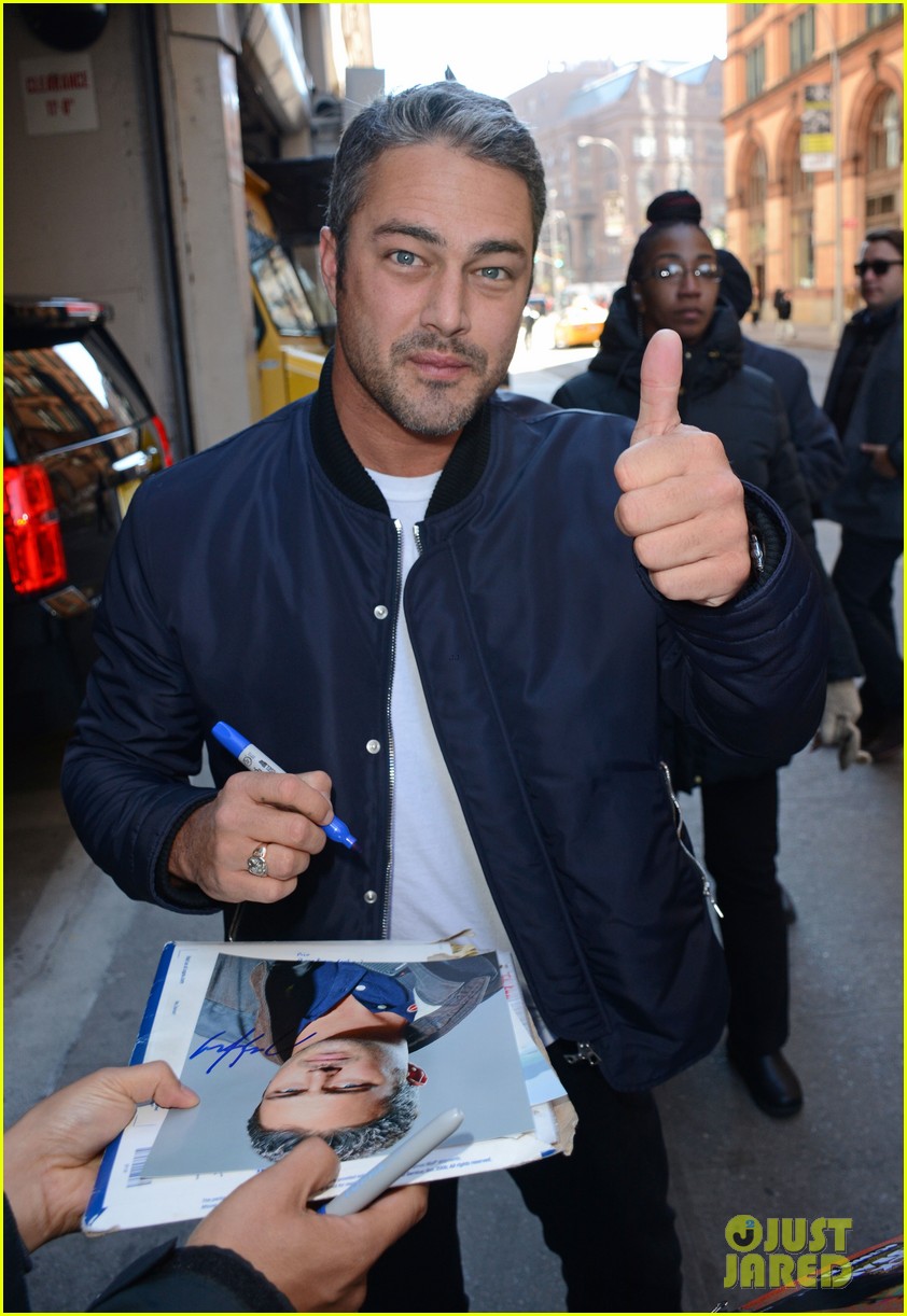 Taylor Kinney Wants a 'Soccer Team' of Kids with Lady Gaga: Photo ...