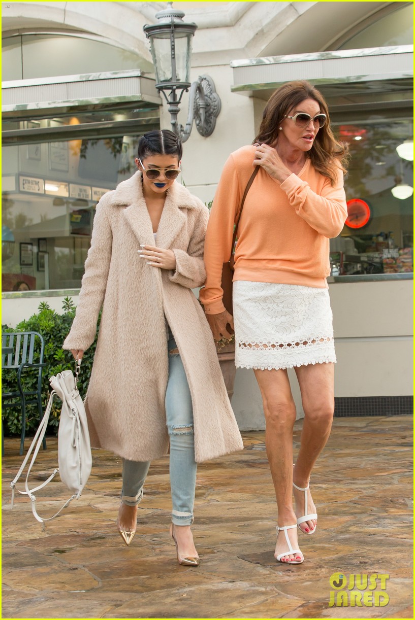 Caitlyn Jenner Spends Time With Daughter Kylie in Calabasas: Photo ...
