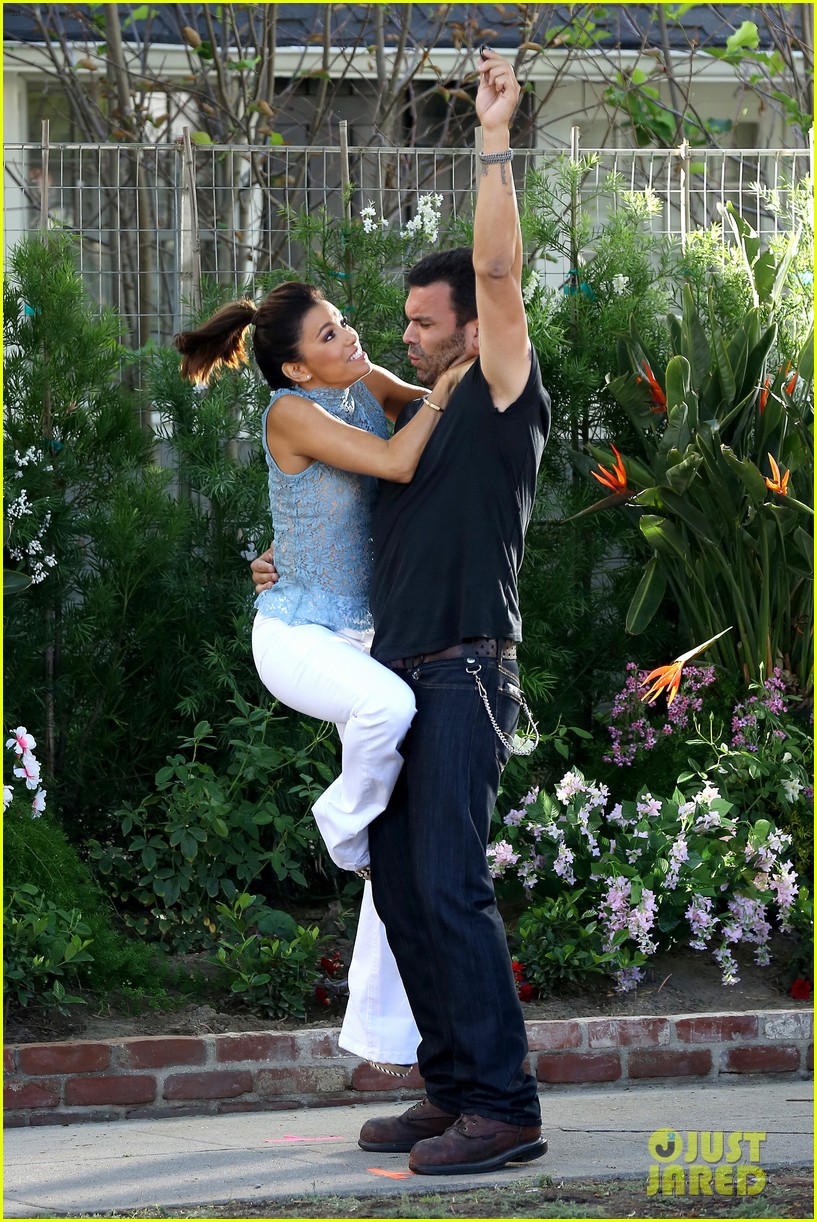 Eva Longoria Has a 'Desperate Housewives' Reunion, Jumps On Ricardo ...