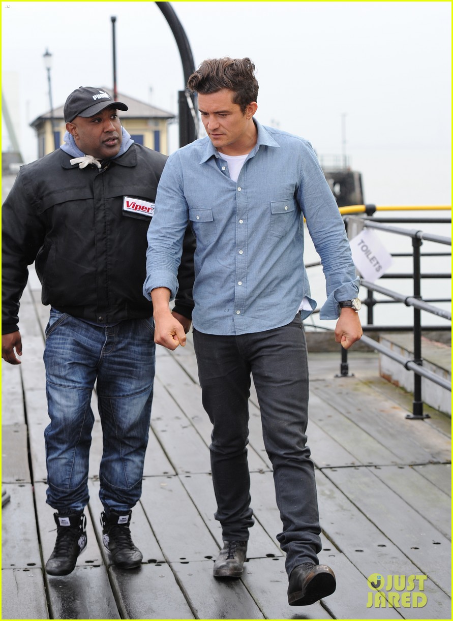 Orlando Bloom Films 'Jamie & Jimmy's Friday Night Feast': Photo 3484084 ...