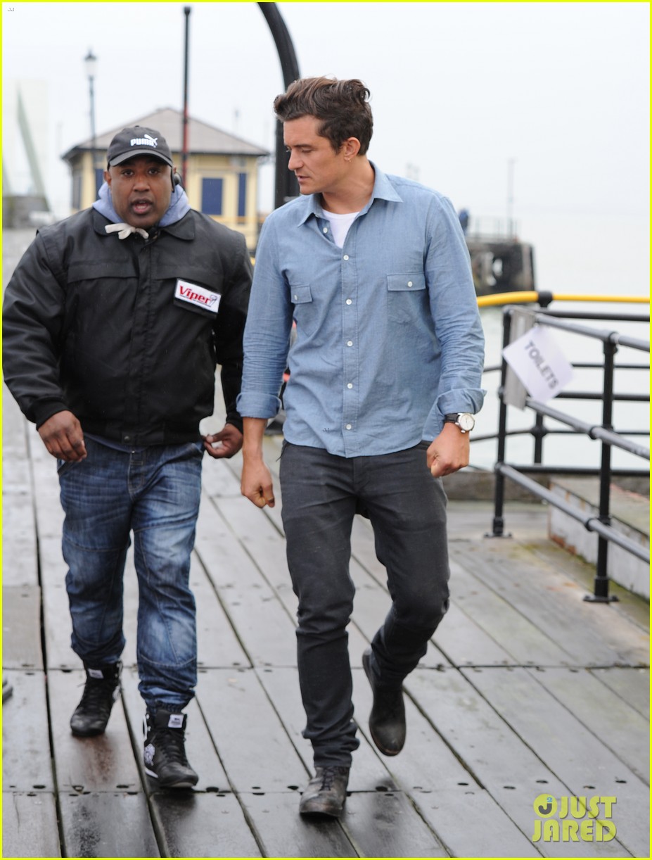 Orlando Bloom Films 'Jamie & Jimmy's Friday Night Feast': Photo 3484104 ...