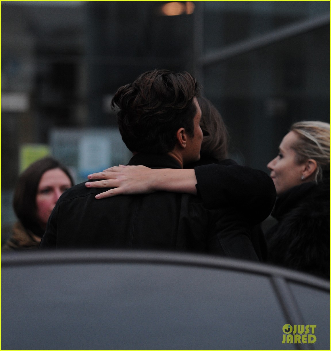 Orlando Bloom Films 'Jamie & Jimmy's Friday Night Feast': Photo 3484124 ...