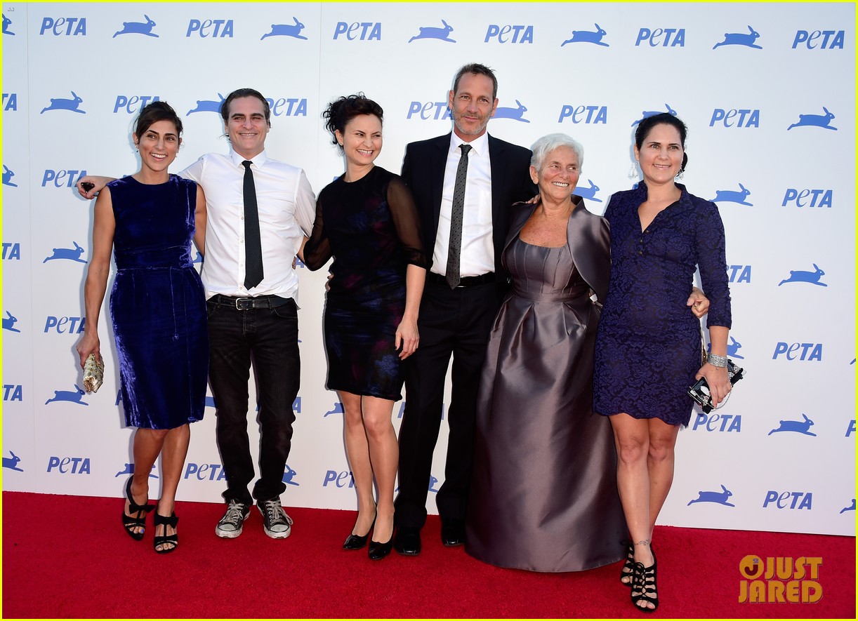 Joaquin Phoenix & His Family Present First-Ever Phoenix Humanitarian ...