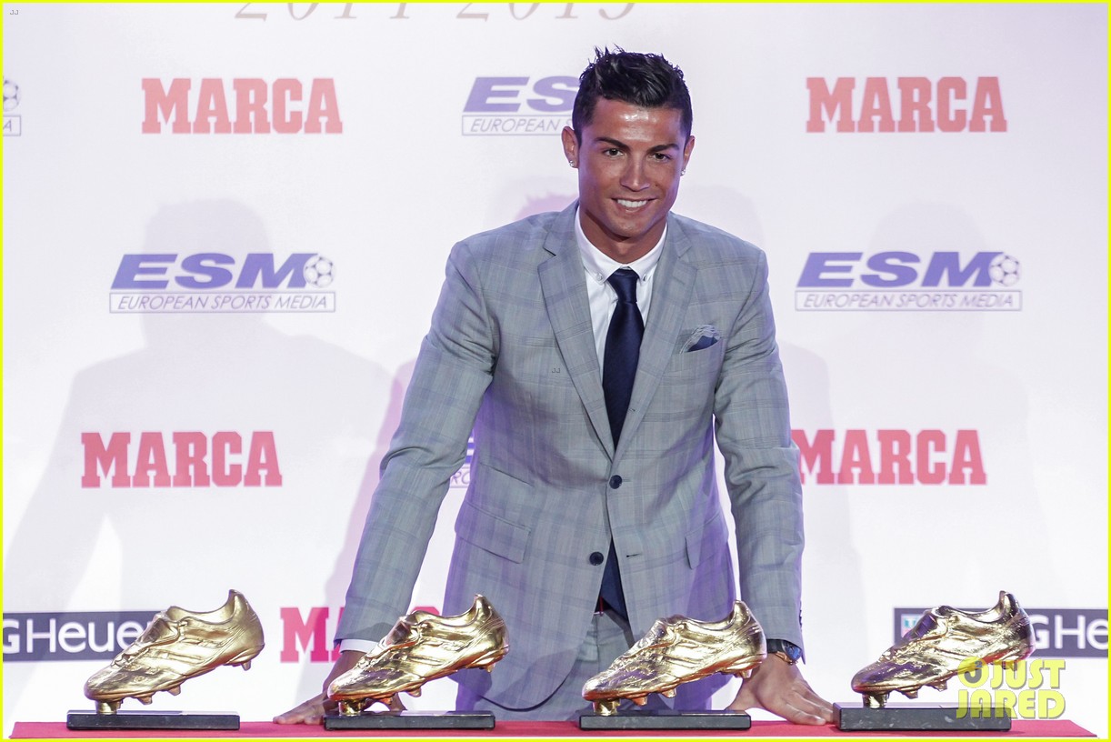 Cristiano Ronaldo Wins Record Fourth Golden Boot Award: Photo 3482939 ...