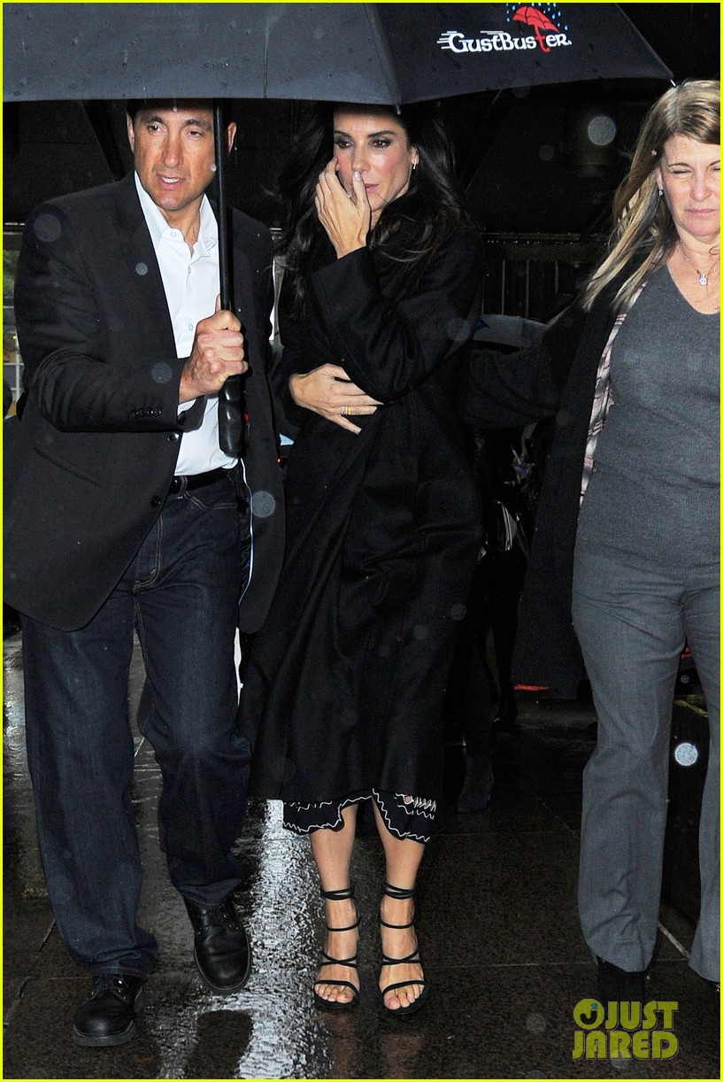 Sandra Bullock Has 'Fake Arms' on 'Fallon Tonight' (Video): Photo ...