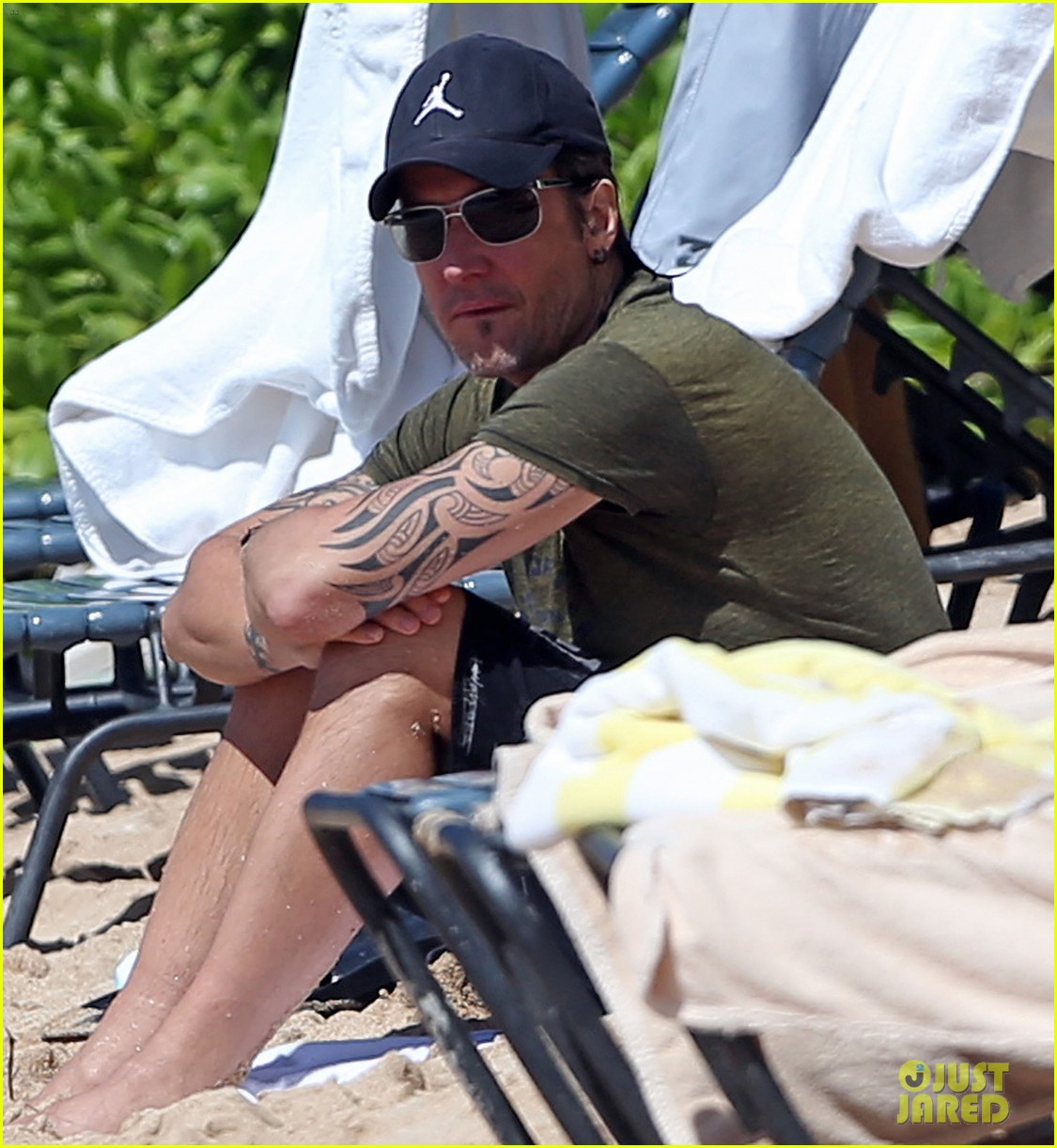Keith Urban Went Shirtless at the Beach in Hawaii!: Photo 3487607 ...