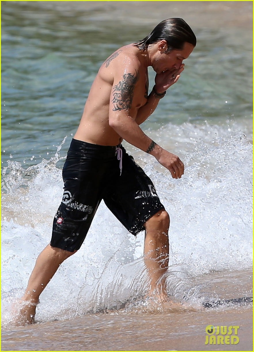 Photo: keith urban went shirtless in hawaii 10 | Photo 3487615 | Just ...