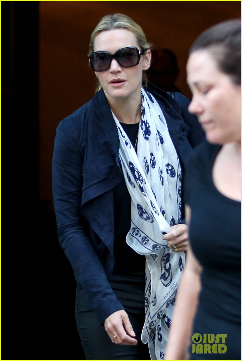 Kate Winslet Gets Silly During Photo Booth Challenge With Jimmy Fallon ...