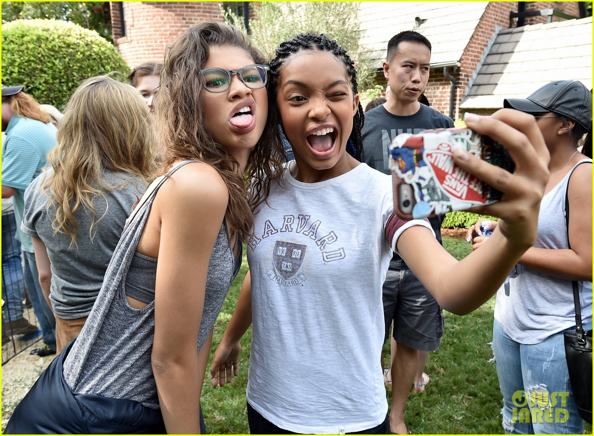 Zendaya Meets Inner City Kids at Just Jared Jr. Fall Fun Day ...