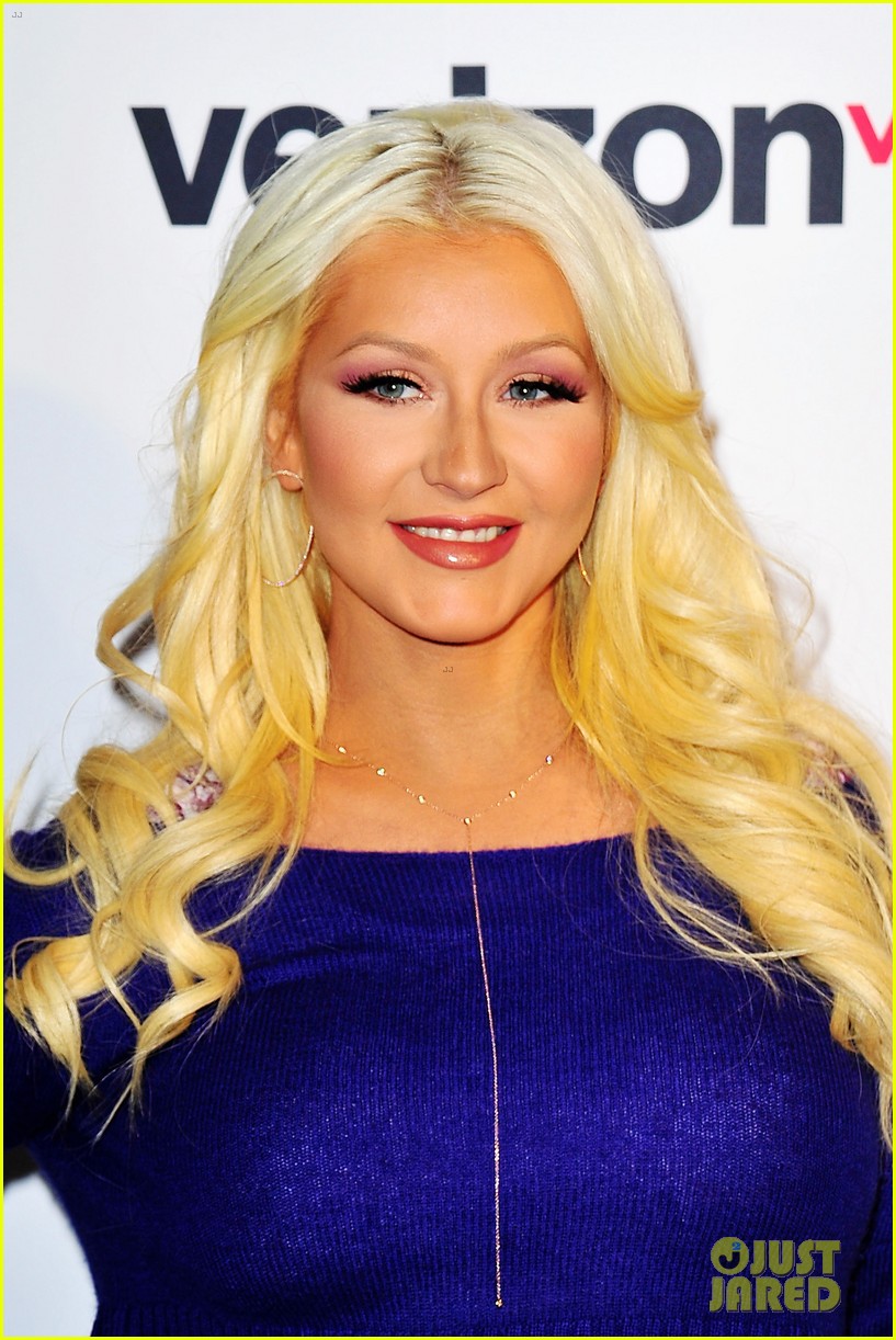 Christina Aguilera Takes a 'The Voice' Break for a Good Cause: Photo ...