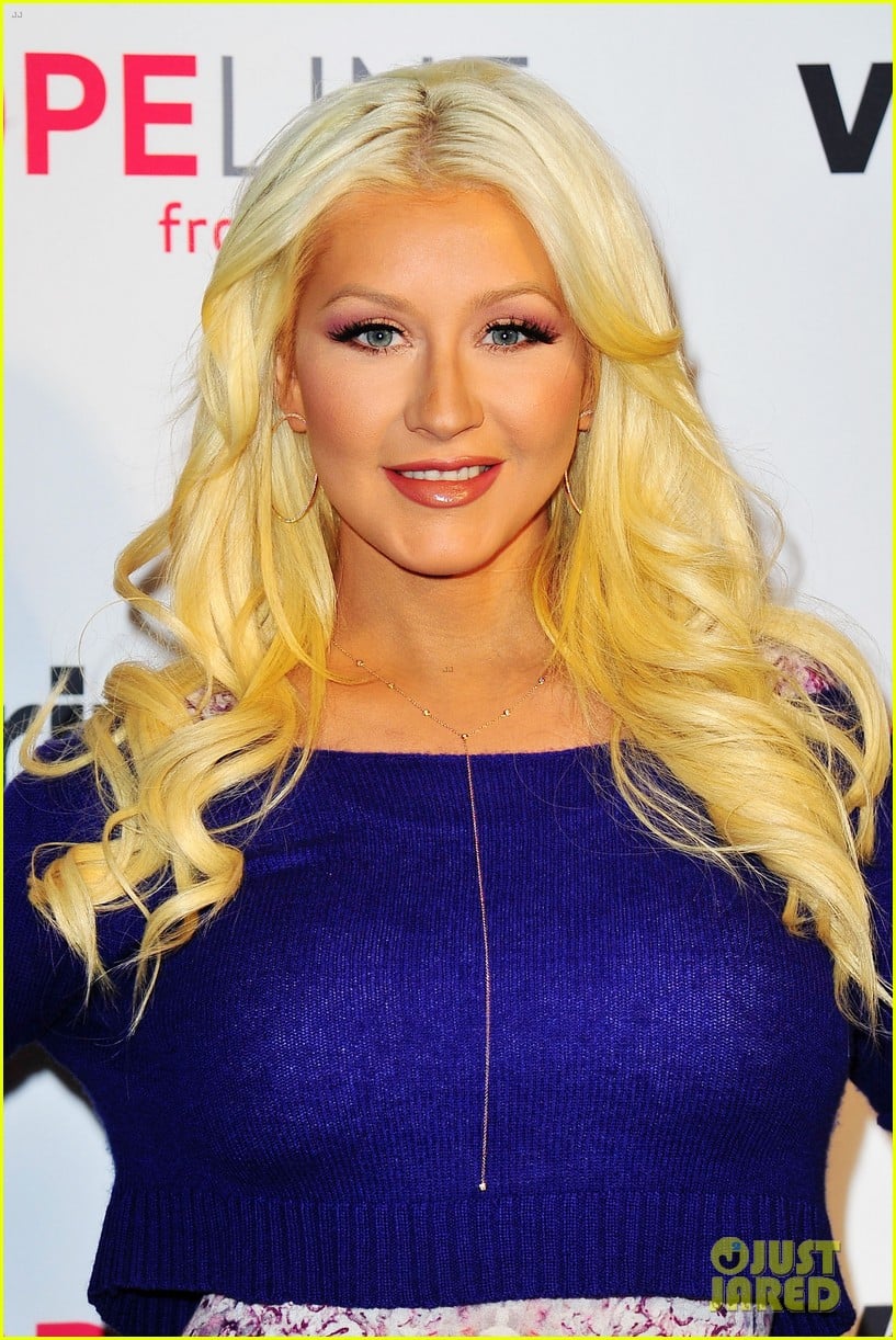 Christina Aguilera Takes a 'The Voice' Break for a Good Cause: Photo ...