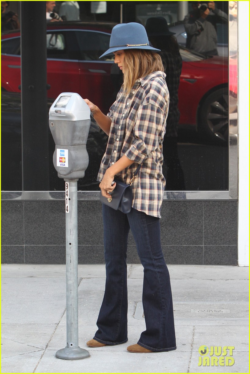 Jessica Alba & Cash Warren Say An Adorable Goodnight To Their Daughters ...