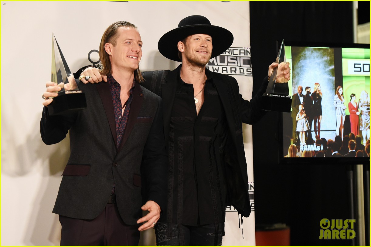 Luke Bryan & Sam Hunt Represent Country at AMAs 2015!: Photo 3514910 ...