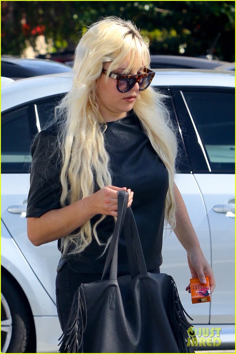 Amanda Bynes Makes a Rare Appearance for Pharmacy Run: Photo 3497704 ...