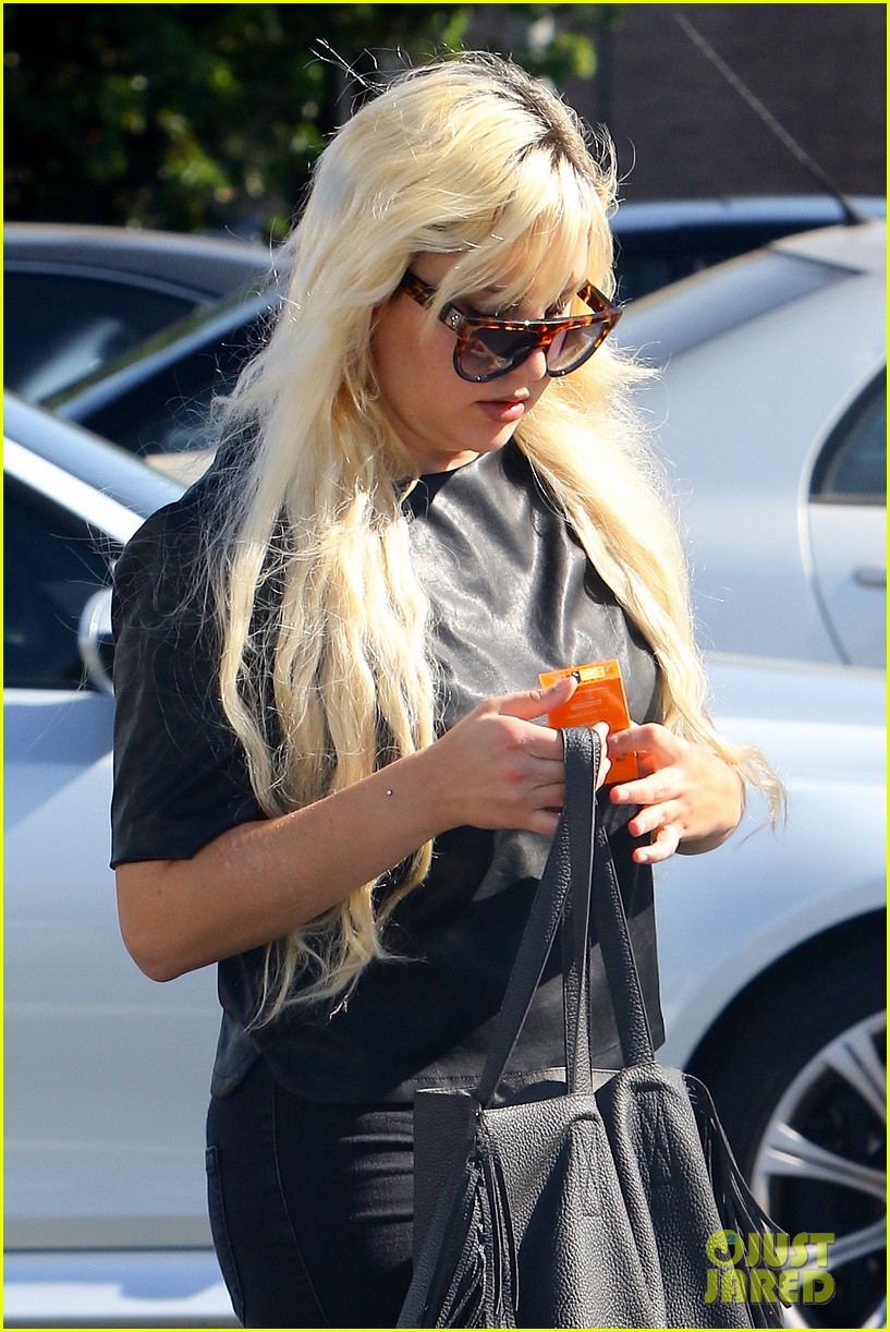 Amanda Bynes Makes a Rare Appearance for Pharmacy Run: Photo 3497705 ...